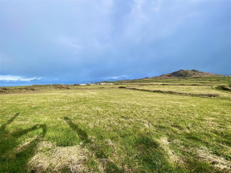 3 bed country house for sale in Plas Y Pinc, Pwllderi, Trefasser ...